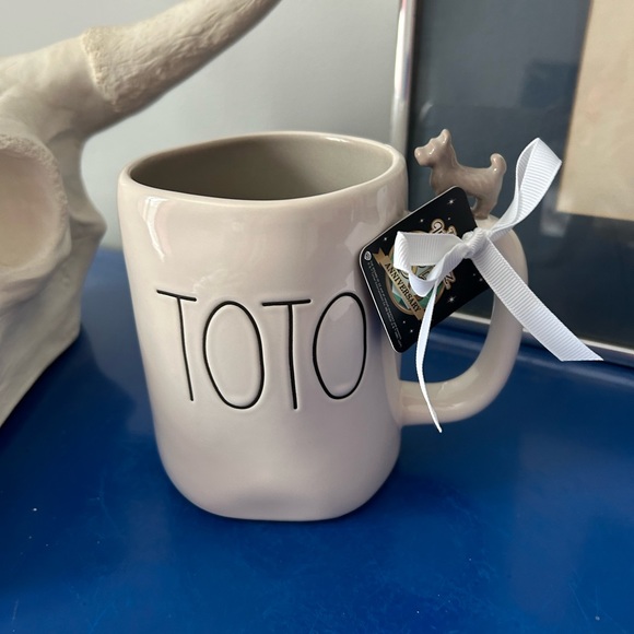 Rae Dunn | Dining | Rae Dunn Wizard Of Oz Toto With Toto On Handle Mug ...